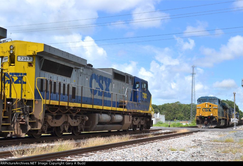 CSX CW40-8 7382 MEETS CW60AC 695